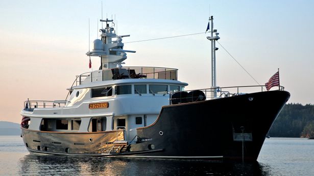 $500,000 price cut on motor yacht Discovery at IYC